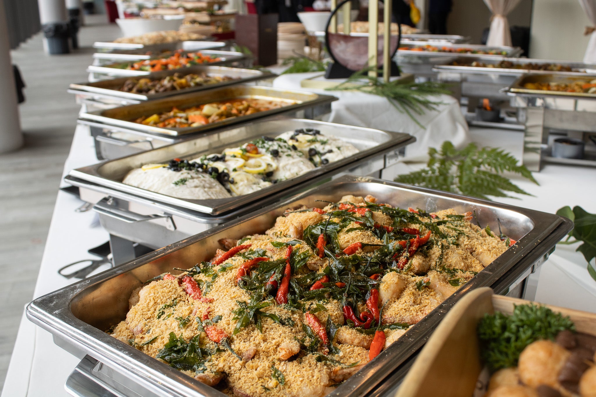 Deluxe Buffet (12 + 1 Course)